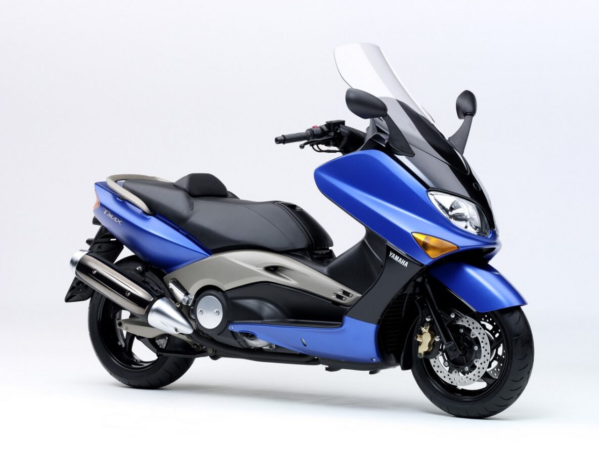 Yamaha TMAX, de la 1ère à la 9ème génération prévue en 2025 : 24 ans de ...